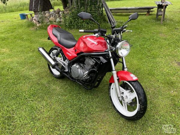 Красный Кавасаки ER 1998 в Игналина, объемом двигателя 0.50 л и пробегом 0 тыс. км за 850 €, фото 1 на AUTOMOTO.COM.LV