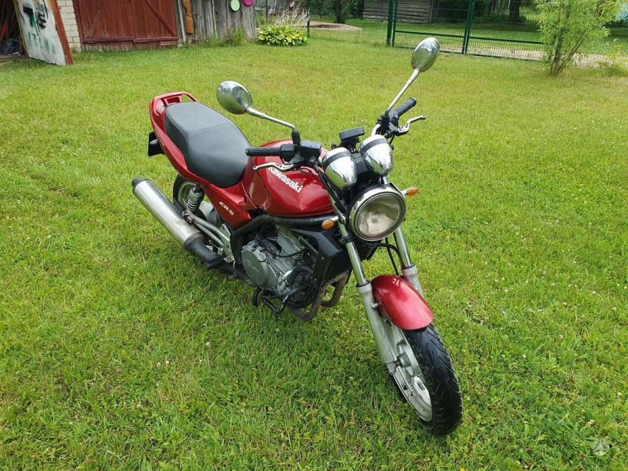 Красный Кавасаки ER 1999 в Варена, объемом двигателя 0.50 л и пробегом 66 тыс. км за 1300 €, фото 3 на AUTOMOTO.COM.LV