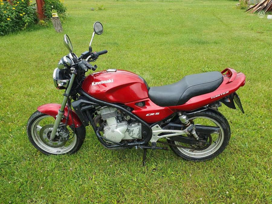 Красный Кавасаки ER 1999 в Варена, объемом двигателя 0.50 л и пробегом 66 тыс. км за 1300 €, фото 4 на AUTOMOTO.COM.LV