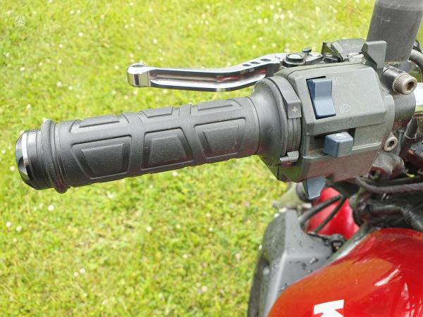 Красный Кавасаки ER 1999 в Варена, объемом двигателя 0.50 л и пробегом 66 тыс. км за 1300 €, фото 9 на AUTOMOTO.COM.LV