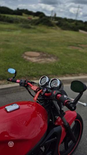 Red Kawasaki ER 1999 in Ukmerge, with an engine capacity of 0.50 L and mileage of 300 thousand km for 1650 €, photo 6 on AUTOMOTO.COM.LV