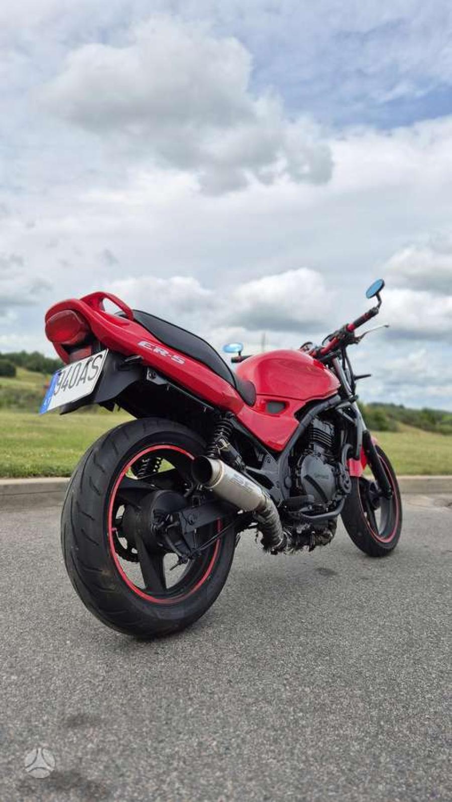 Red Kawasaki ER 1999 in Ukmerge, with an engine capacity of 0.50 L and mileage of 300 thousand km for 1650 €, photo 8 on AUTOMOTO.COM.LV