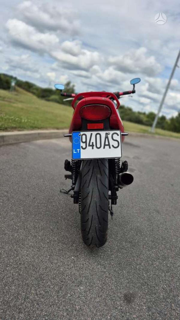 Red Kawasaki ER 1999 in Ukmerge, with an engine capacity of 0.50 L and mileage of 300 thousand km for 1650 €, photo 9 on AUTOMOTO.COM.LV