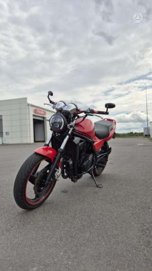 Red Kawasaki ER 1999 in Ukmerge, with an engine capacity of 0.50 L and mileage of 300 thousand km for 1650 €, photo 15 on AUTOMOTO.COM.LV