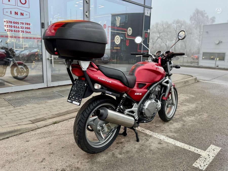 Red Kawasaki ER 2001 in Vilnius, with an engine capacity of 0.50 L and mileage of 35 thousand km for 1499 €, photo 8 on AUTOMOTO.COM.LV