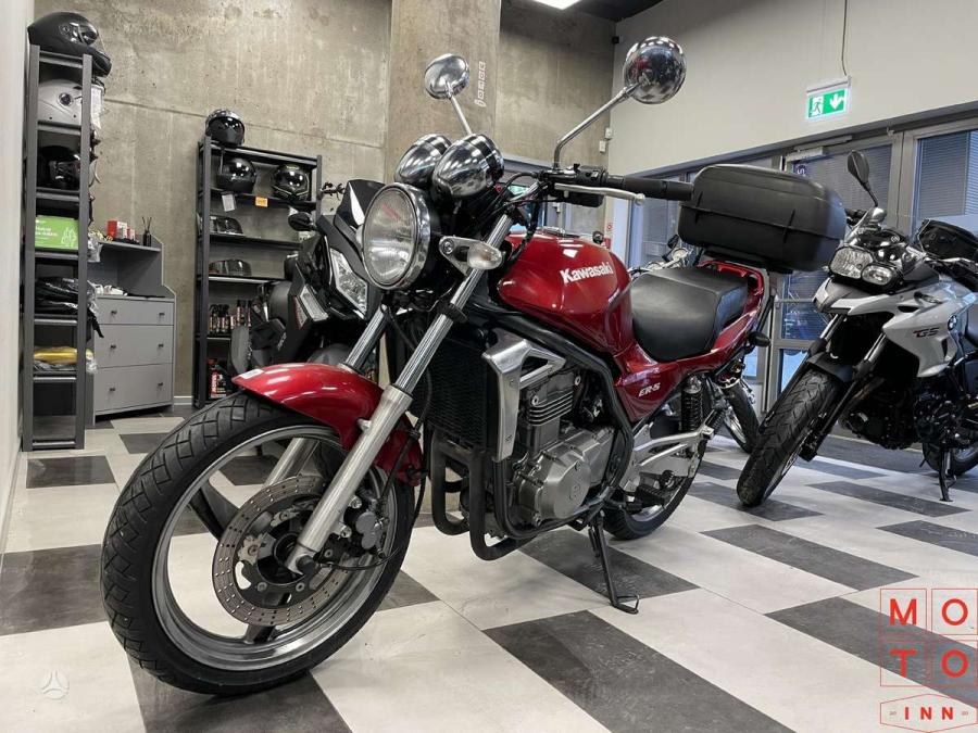Sarkans Kawasaki ER 2001 Rīga, ar dzinēja tilpumu 0.50 L un nobraukumu 34 tūkst. km par 1499 €, foto 1 vietnē AUTOMOTO.COM.LV