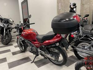 Sarkans Kawasaki ER 2001 Rīga, ar dzinēja tilpumu 0.50 L un nobraukumu 34 tūkst. km par 1499 €, foto 3 vietnē AUTOMOTO.COM.LV