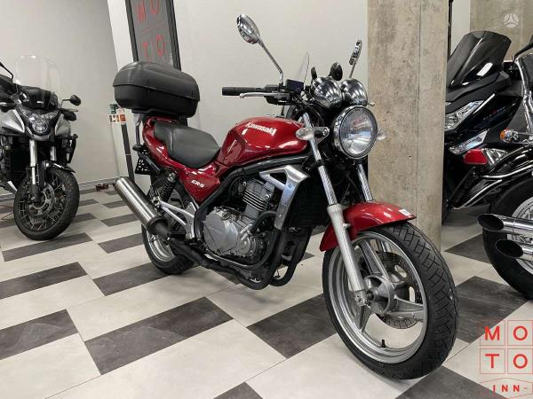 Red Kawasaki ER 2001 in Riga, with an engine capacity of 0.50 L and mileage of 34 thousand km for 1499 €, photo 6 on AUTOMOTO.COM.LV