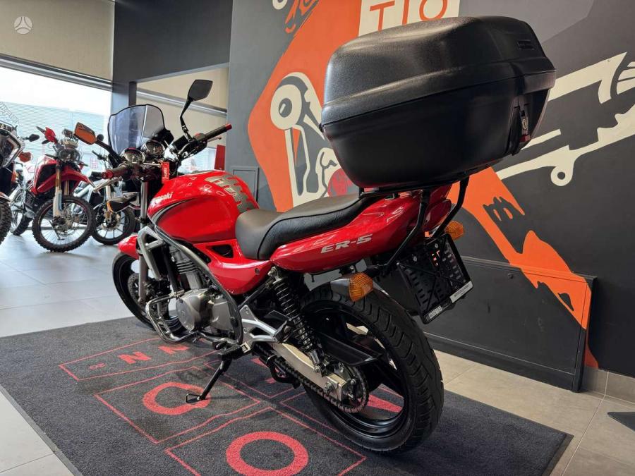 Sarkans Kawasaki ER 2004 Viļņa, ar dzinēja tilpumu 0.50 L un nobraukumu 42 tūkst. km par 1699 €, foto 4 vietnē AUTOMOTO.COM.LV