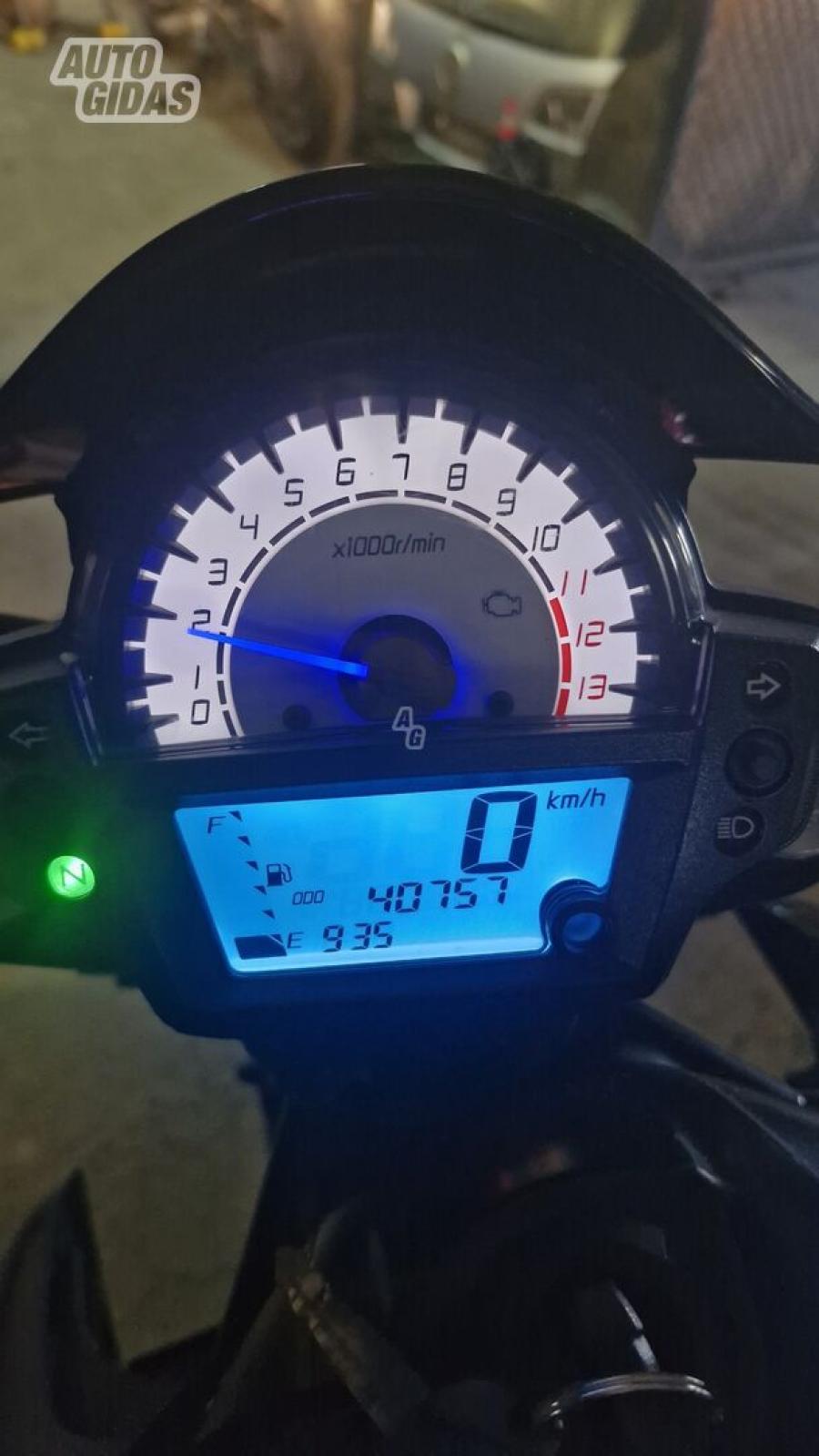 Sarkans Kawasaki ER 2014 Kauņa, ar dzinēja tilpumu 0.65 L un nobraukumu 41 tūkst. km par 3200 €, foto 22 vietnē AUTOMOTO.COM.LV