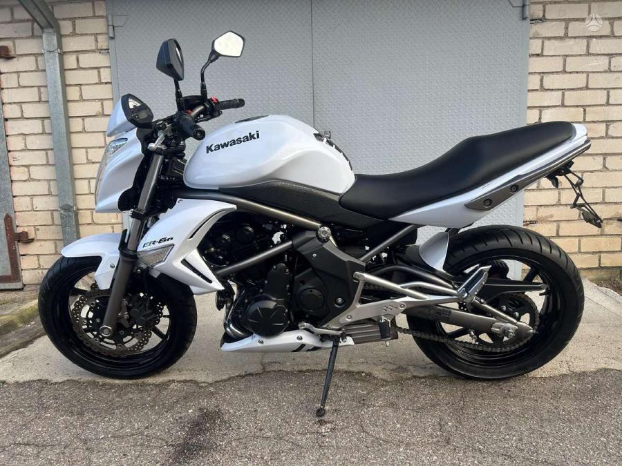 White Kawasaki ER 2009 in Birstonas, with an engine capacity of 0.65 L and mileage of 31 thousand km for 3150 €, photo 5 on AUTOMOTO.COM.LV