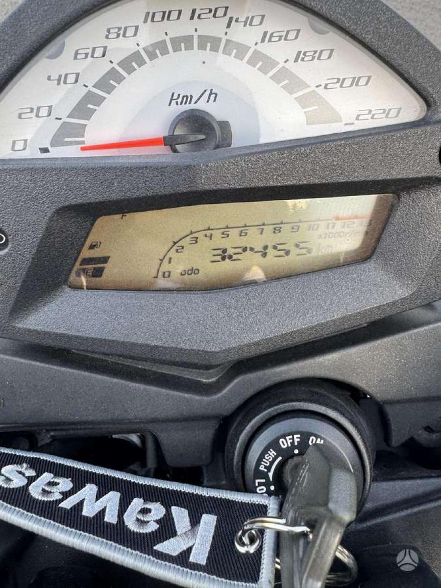 White Kawasaki ER 2009 in Alytus, with an engine capacity of 0.65 L and mileage of 32 thousand km for 3100 €, photo 3 on AUTOMOTO.COM.LV