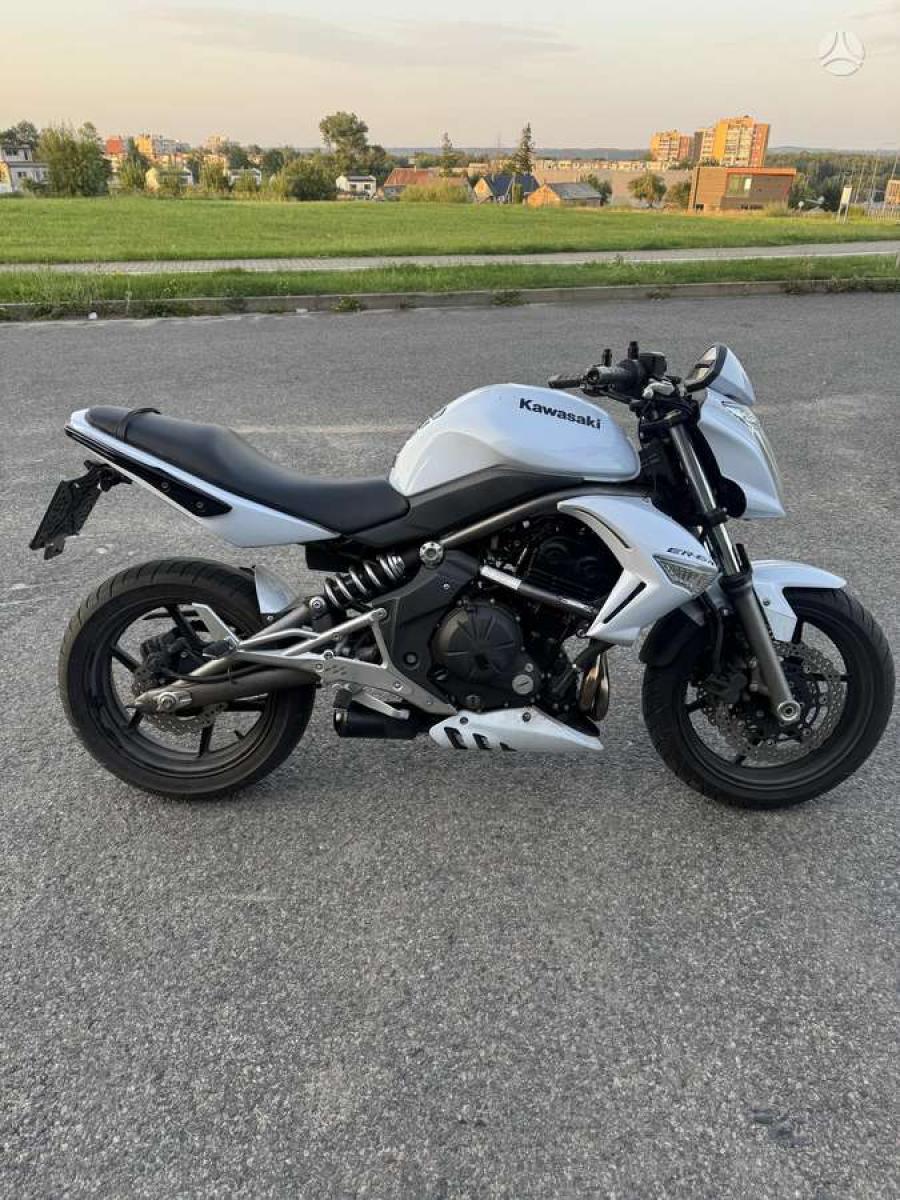 White Kawasaki ER 2009 in Alytus, with an engine capacity of 0.65 L and mileage of 32 thousand km for 3100 €, photo 6 on AUTOMOTO.COM.LV