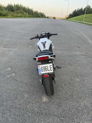 White Kawasaki ER 2009 in Alytus, with an engine capacity of 0.65 L and mileage of 32 thousand km for 3100 €, photo 7 on AUTOMOTO.COM.LV