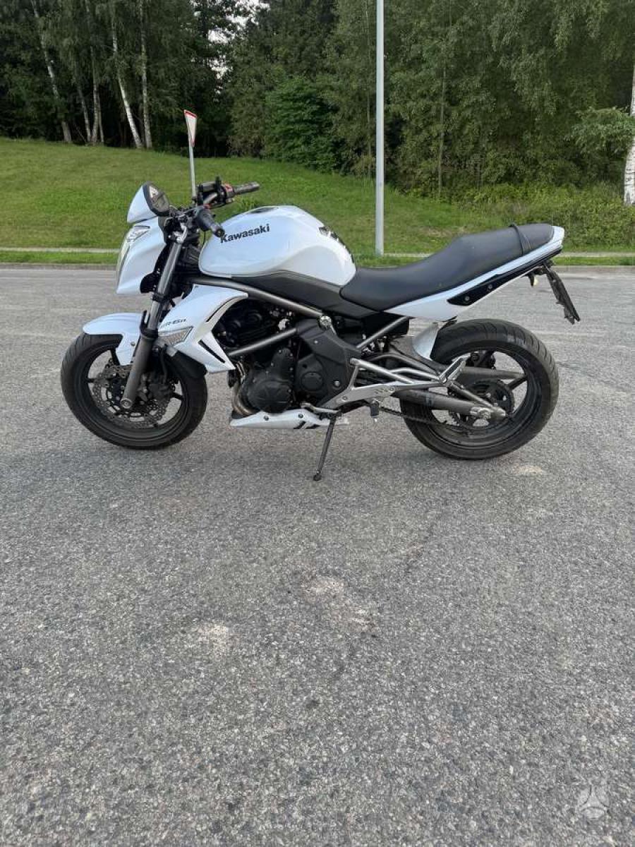 White Kawasaki ER 2009 in Alytus, with an engine capacity of 0.65 L and mileage of 32 thousand km for 3100 €, photo 9 on AUTOMOTO.COM.LV