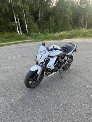 White Kawasaki ER 2009 in Alytus, with an engine capacity of 0.65 L and mileage of 32 thousand km for 3100 €, photo 10 on AUTOMOTO.COM.LV