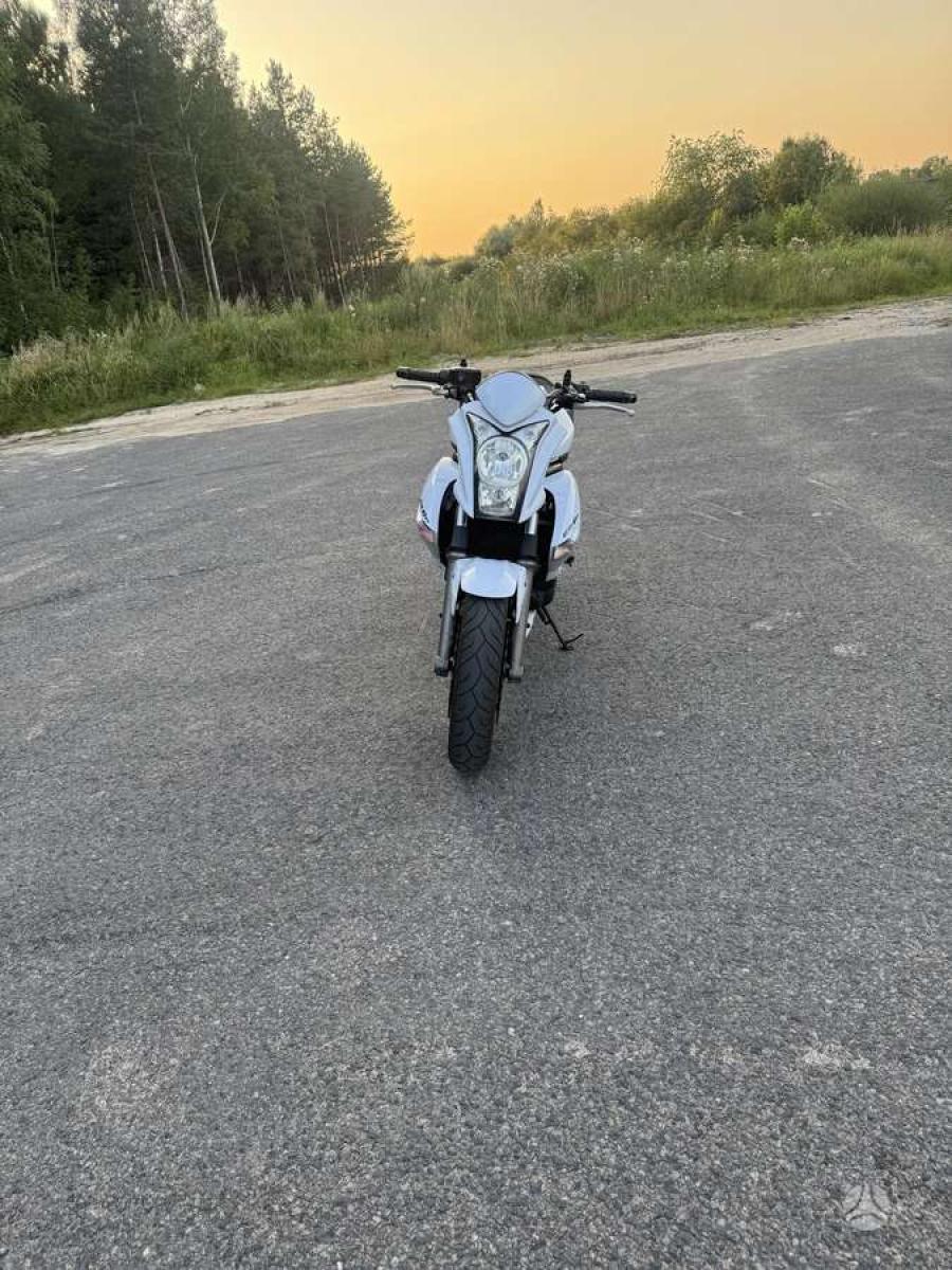 White Kawasaki ER 2009 in Alytus, with an engine capacity of 0.65 L and mileage of 32 thousand km for 3100 €, photo 11 on AUTOMOTO.COM.LV