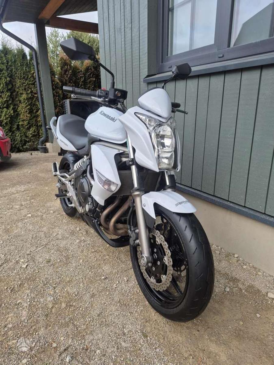 White Kawasaki ER 2010 in Kursenai, with an engine capacity of 0.65 L and mileage of 23 thousand km for 2749 €, photo 3 on AUTOMOTO.COM.LV