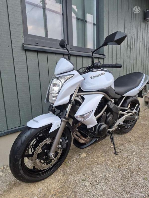 White Kawasaki ER 2010 in Kursenai, with an engine capacity of 0.65 L and mileage of 23 thousand km for 2749 €, photo 3 on AUTOMOTO.COM.LV