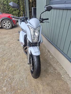 White Kawasaki ER 2010 in Kursenai, with an engine capacity of 0.65 L and mileage of 23 thousand km for 2749 €, photo 7 on AUTOMOTO.COM.LV