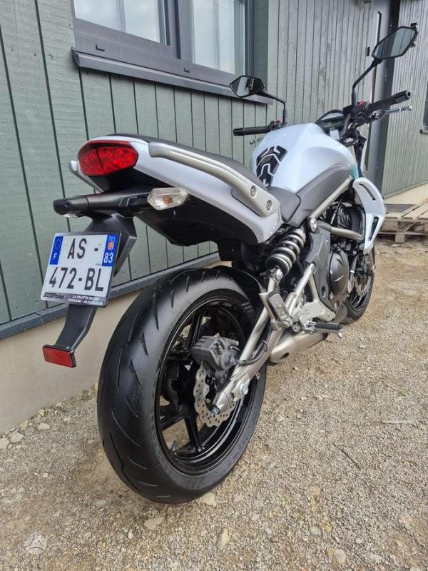 White Kawasaki ER 2010 in Kursenai, with an engine capacity of 0.65 L and mileage of 23 thousand km for 2749 €, photo 7 on AUTOMOTO.COM.LV
