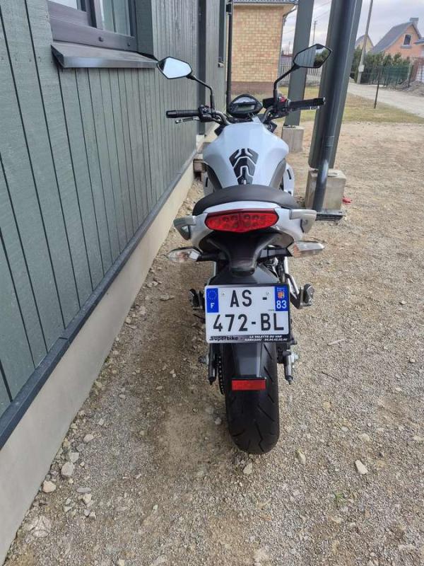 White Kawasaki ER 2010 in Kursenai, with an engine capacity of 0.65 L and mileage of 23 thousand km for 2749 €, photo 8 on AUTOMOTO.COM.LV