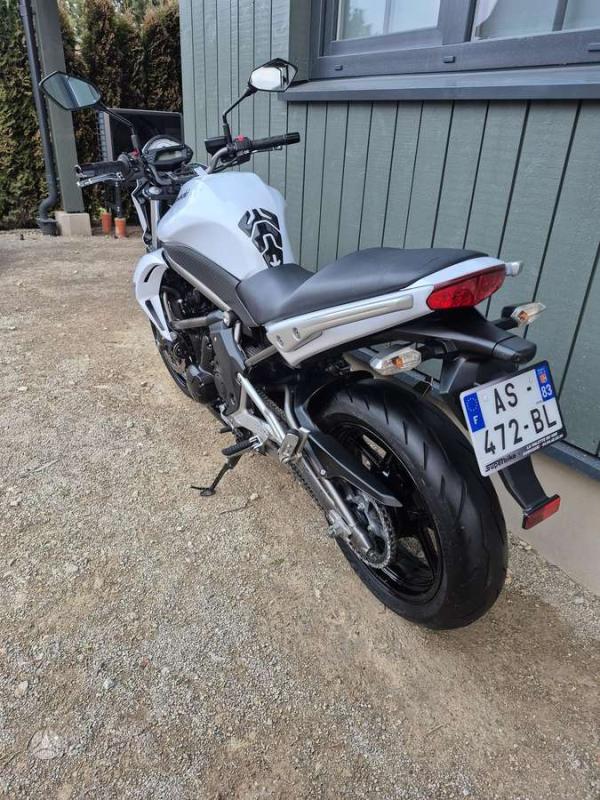 White Kawasaki ER 2010 in Kursenai, with an engine capacity of 0.65 L and mileage of 23 thousand km for 2749 €, photo 9 on AUTOMOTO.COM.LV