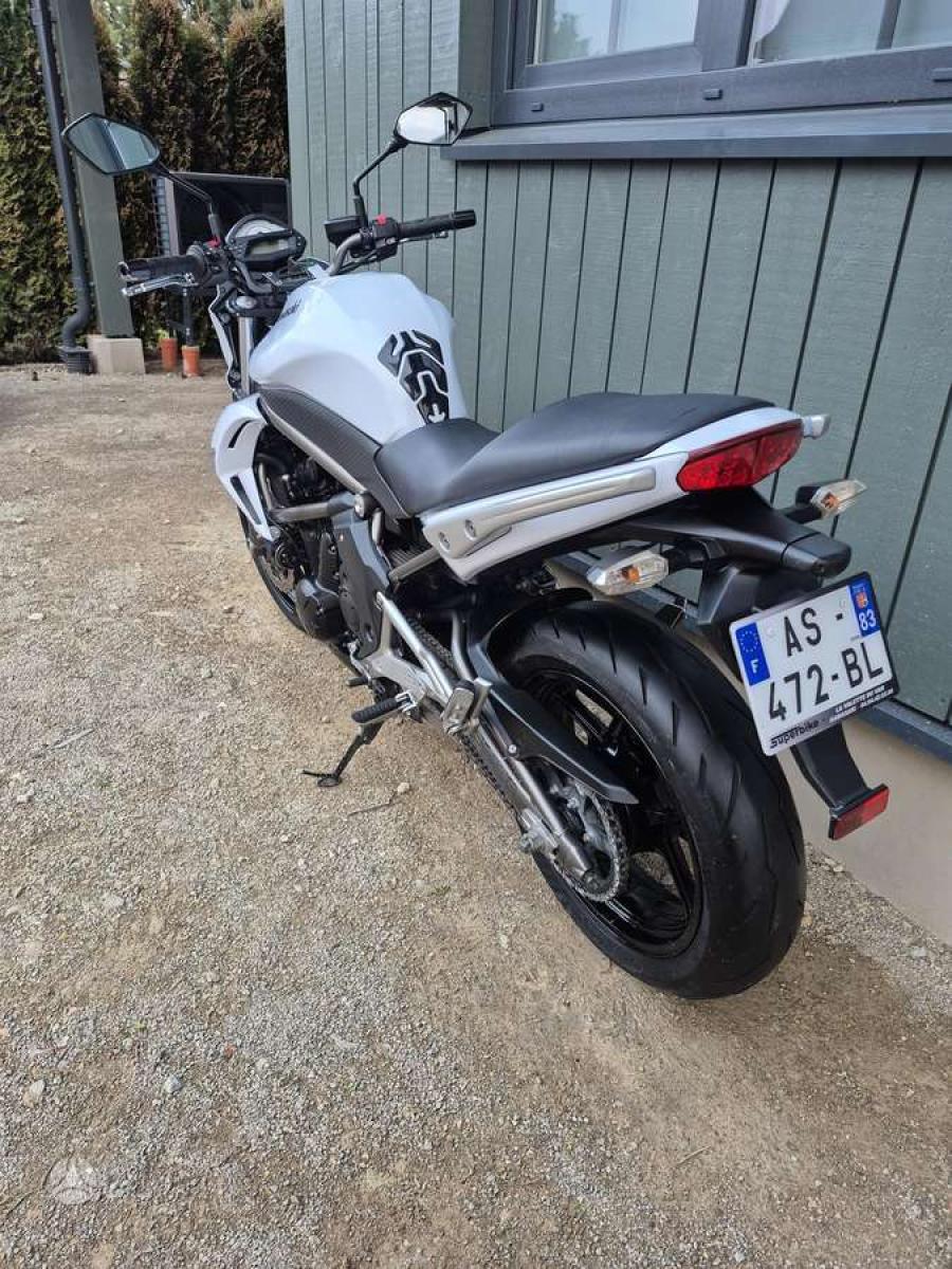 White Kawasaki ER 2010 in Kursenai, with an engine capacity of 0.65 L and mileage of 23 thousand km for 2749 €, photo 10 on AUTOMOTO.COM.LV