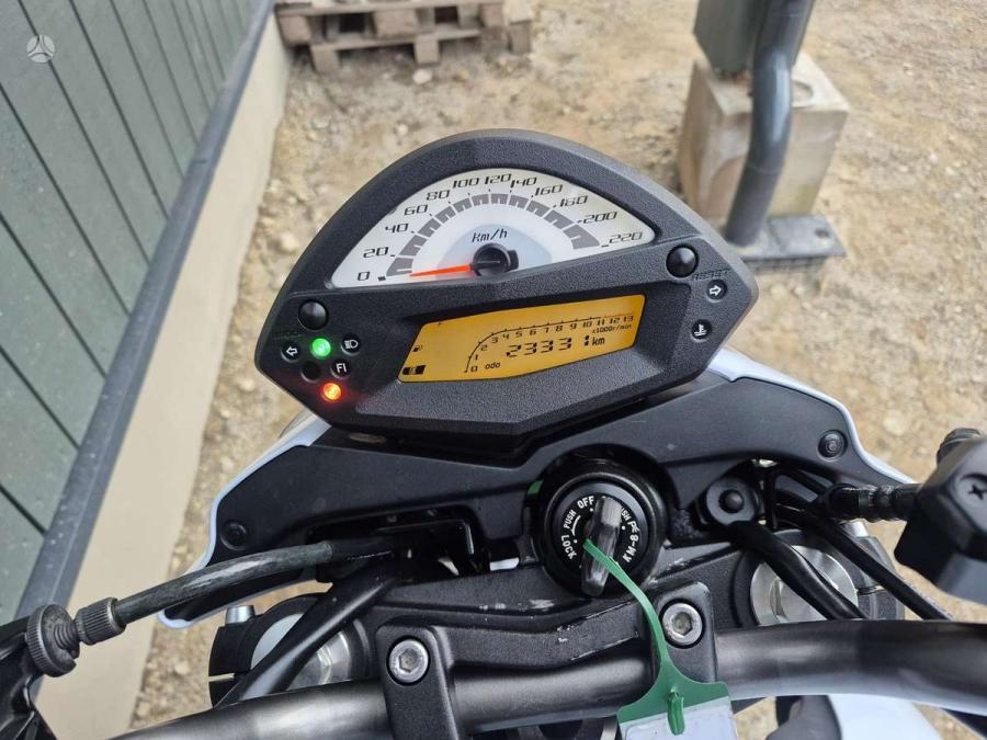 White Kawasaki ER 2010 in Kursenai, with an engine capacity of 0.65 L and mileage of 23 thousand km for 2749 €, photo 12 on AUTOMOTO.COM.LV