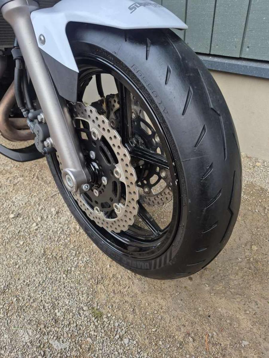 White Kawasaki ER 2010 in Kursenai, with an engine capacity of 0.65 L and mileage of 23 thousand km for 2749 €, photo 13 on AUTOMOTO.COM.LV