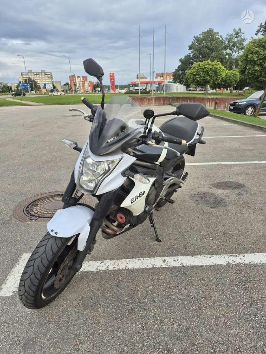 White Kawasaki ER 2012 in Mazeikiai, with an engine capacity of 0.65 L and mileage of 57 thousand km for 2500 €, photo 1 on AUTOMOTO.COM.LV