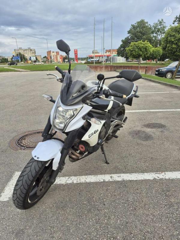 White Kawasaki ER 2012 in Mazeikiai, with an engine capacity of 0.65 L and mileage of 57 thousand km for 2500 €, photo 1 on AUTOMOTO.COM.LV