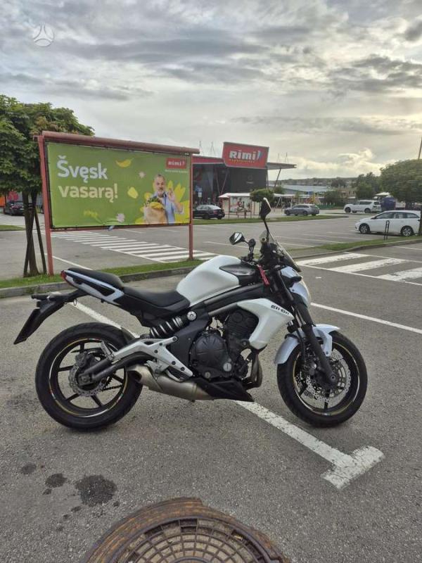 White Kawasaki ER 2012 in Mazeikiai, with an engine capacity of 0.65 L and mileage of 57 thousand km for 2500 €, photo 4 on AUTOMOTO.COM.LV