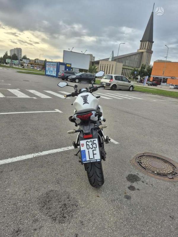 White Kawasaki ER 2012 in Mazeikiai, with an engine capacity of 0.65 L and mileage of 57 thousand km for 2500 €, photo 5 on AUTOMOTO.COM.LV