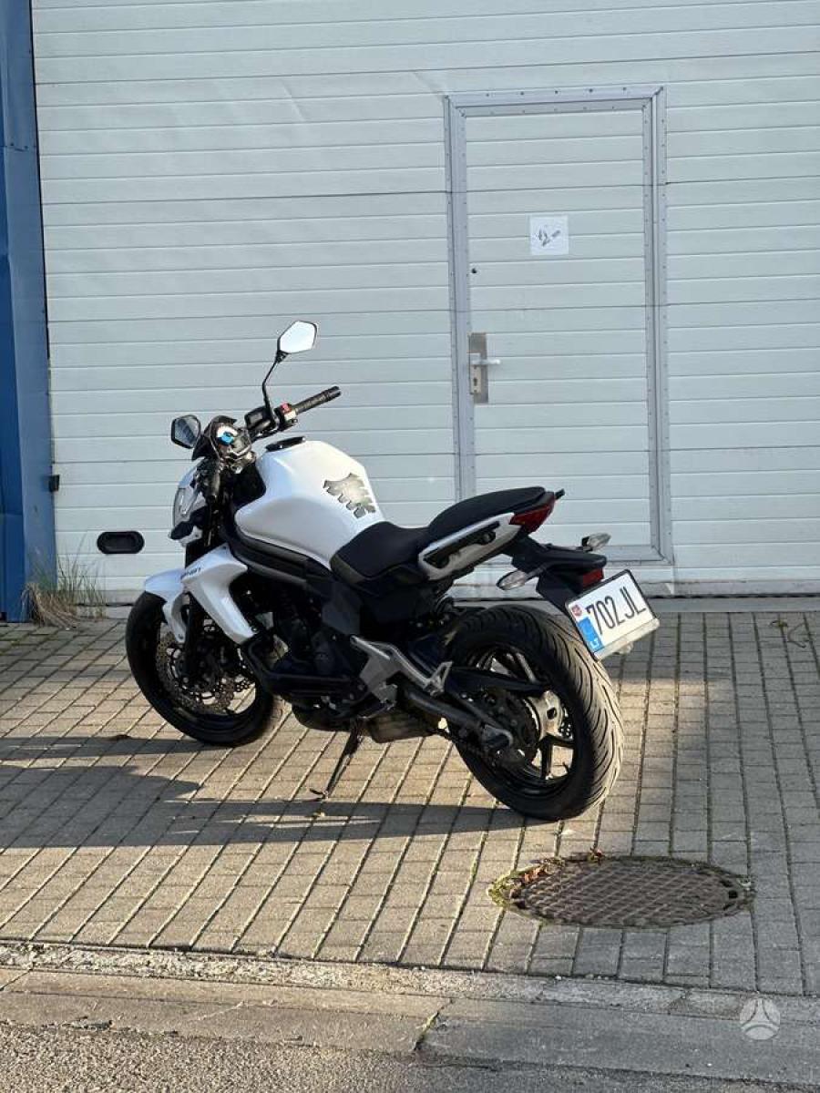 White Kawasaki ER 2012 in Vilnius, with an engine capacity of 0.65 L and mileage of 38 thousand km for 3500 €, photo 4 on AUTOMOTO.COM.LV