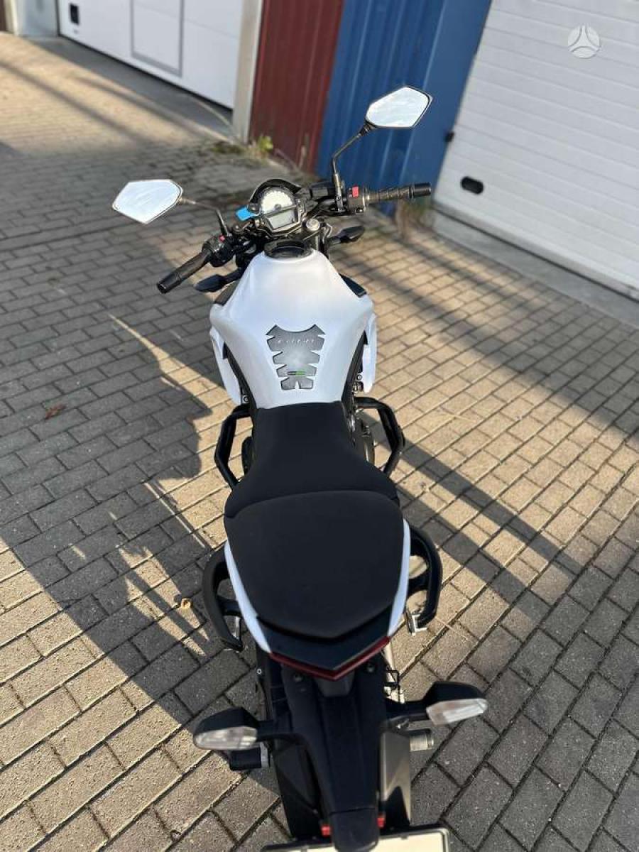 White Kawasaki ER 2012 in Vilnius, with an engine capacity of 0.65 L and mileage of 38 thousand km for 3500 €, photo 6 on AUTOMOTO.COM.LV