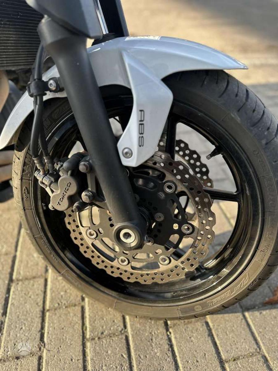 White Kawasaki ER 2012 in Vilnius, with an engine capacity of 0.65 L and mileage of 38 thousand km for 3500 €, photo 10 on AUTOMOTO.COM.LV
