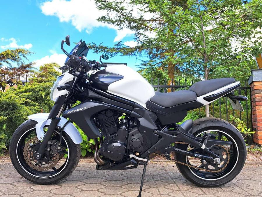 White Kawasaki ER 2014 in Pasvalys, with an engine capacity of 0.65 L and mileage of 39 thousand km for 3050 €, photo 3 on AUTOMOTO.COM.LV
