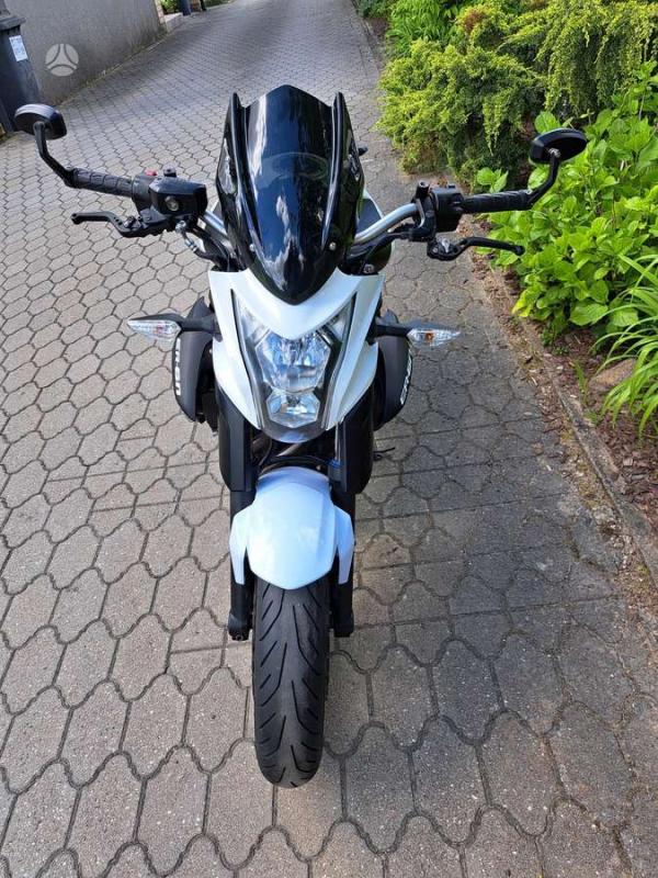 White Kawasaki ER 2014 in Pasvalys, with an engine capacity of 0.65 L and mileage of 39 thousand km for 3050 €, photo 3 on AUTOMOTO.COM.LV