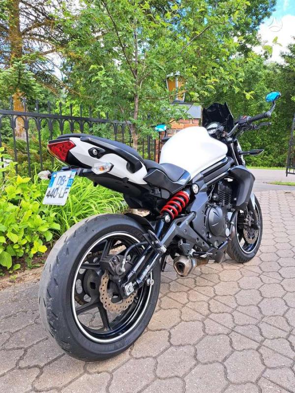 White Kawasaki ER 2014 in Pasvalys, with an engine capacity of 0.65 L and mileage of 39 thousand km for 3050 €, photo 6 on AUTOMOTO.COM.LV