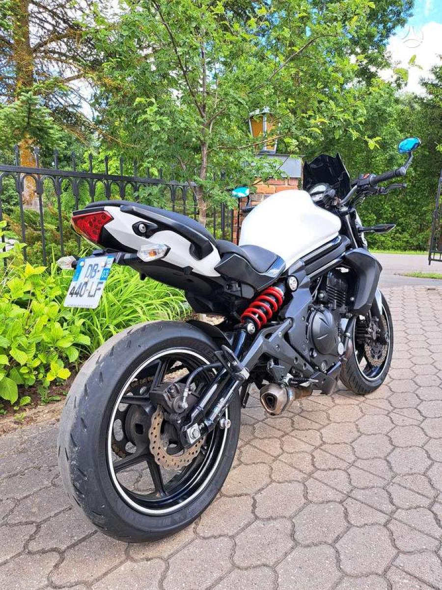 White Kawasaki ER 2014 in Pasvalys, with an engine capacity of 0.65 L and mileage of 39 thousand km for 3050 €, photo 7 on AUTOMOTO.COM.LV