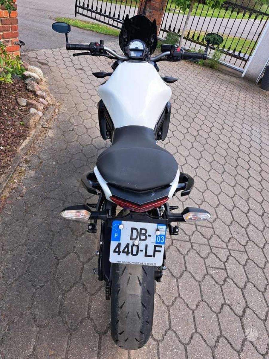White Kawasaki ER 2014 in Pasvalys, with an engine capacity of 0.65 L and mileage of 39 thousand km for 3050 €, photo 8 on AUTOMOTO.COM.LV