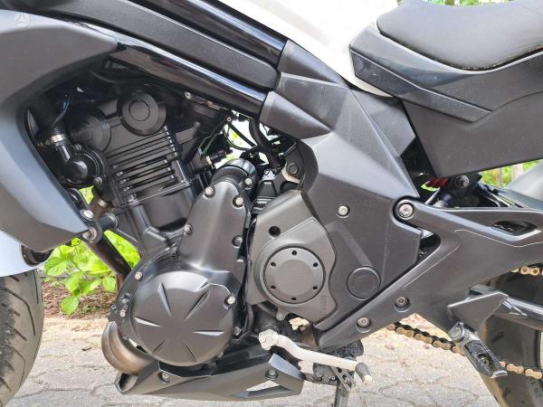 White Kawasaki ER 2014 in Pasvalys, with an engine capacity of 0.65 L and mileage of 39 thousand km for 3050 €, photo 10 on AUTOMOTO.COM.LV