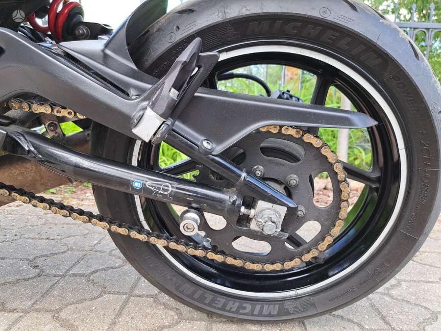 White Kawasaki ER 2014 in Pasvalys, with an engine capacity of 0.65 L and mileage of 39 thousand km for 3050 €, photo 14 on AUTOMOTO.COM.LV