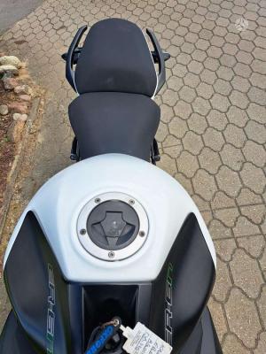 White Kawasaki ER 2014 in Pasvalys, with an engine capacity of 0.65 L and mileage of 39 thousand km for 3050 €, photo 17 on AUTOMOTO.COM.LV