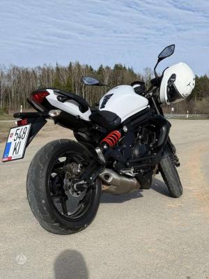 Balts Kawasaki ER 2014 Viļņa, ar dzinēja tilpumu 0.65 L un nobraukumu 29 tūkst. km par 3500 €, foto 3 vietnē AUTOMOTO.COM.LV