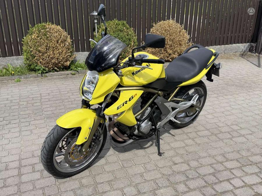 Yellow Kawasaki ER 2006 in Druskininkai, with an engine capacity of 0.65 L and mileage of 39 thousand km for 2150 €, photo 1 on AUTOMOTO.COM.LV