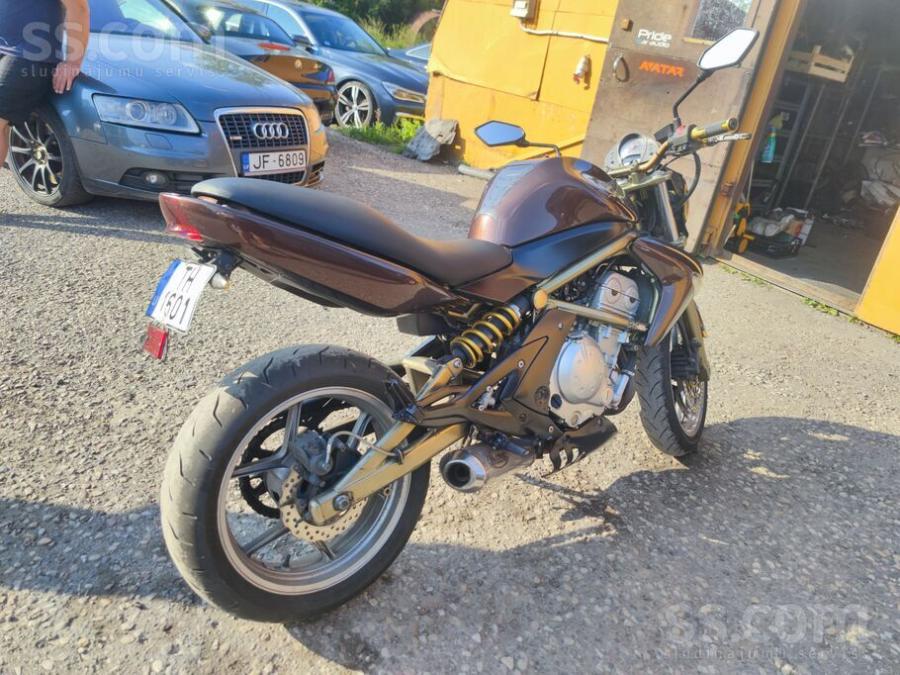 Кавасаки Er6n 2006 в Рига, объемом двигателя 0.65 л и пробегом 0 тыс. км за 2150 €, фото 3 на AUTOMOTO.COM.LV
