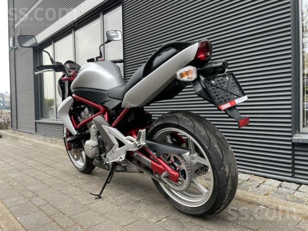 Kawasaki Er6n 2006 Rīga, ar dzinēja tilpumu 0.65 L un nobraukumu 0 tūkst. km par 2699 €, foto 3 vietnē AUTOMOTO.COM.LV