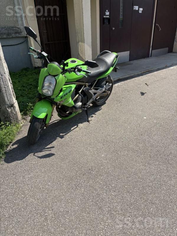 Kawasaki Er6n 2006 in Riga, with an engine capacity of 0.65 L and mileage of 0 thousand km for 1800 €, photo 1 on AUTOMOTO.COM.LV